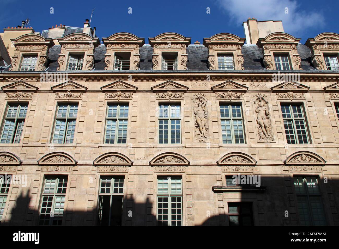 renaissance mansion in paris (france Stock Photo - Alamy