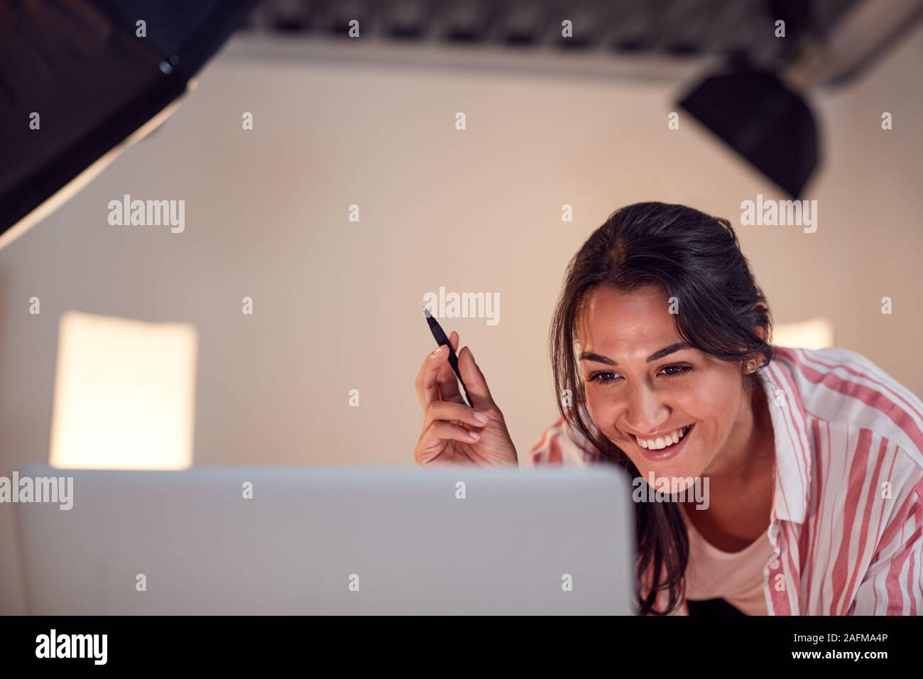 Behind scenes editor hi-res stock photography and images - Alamy