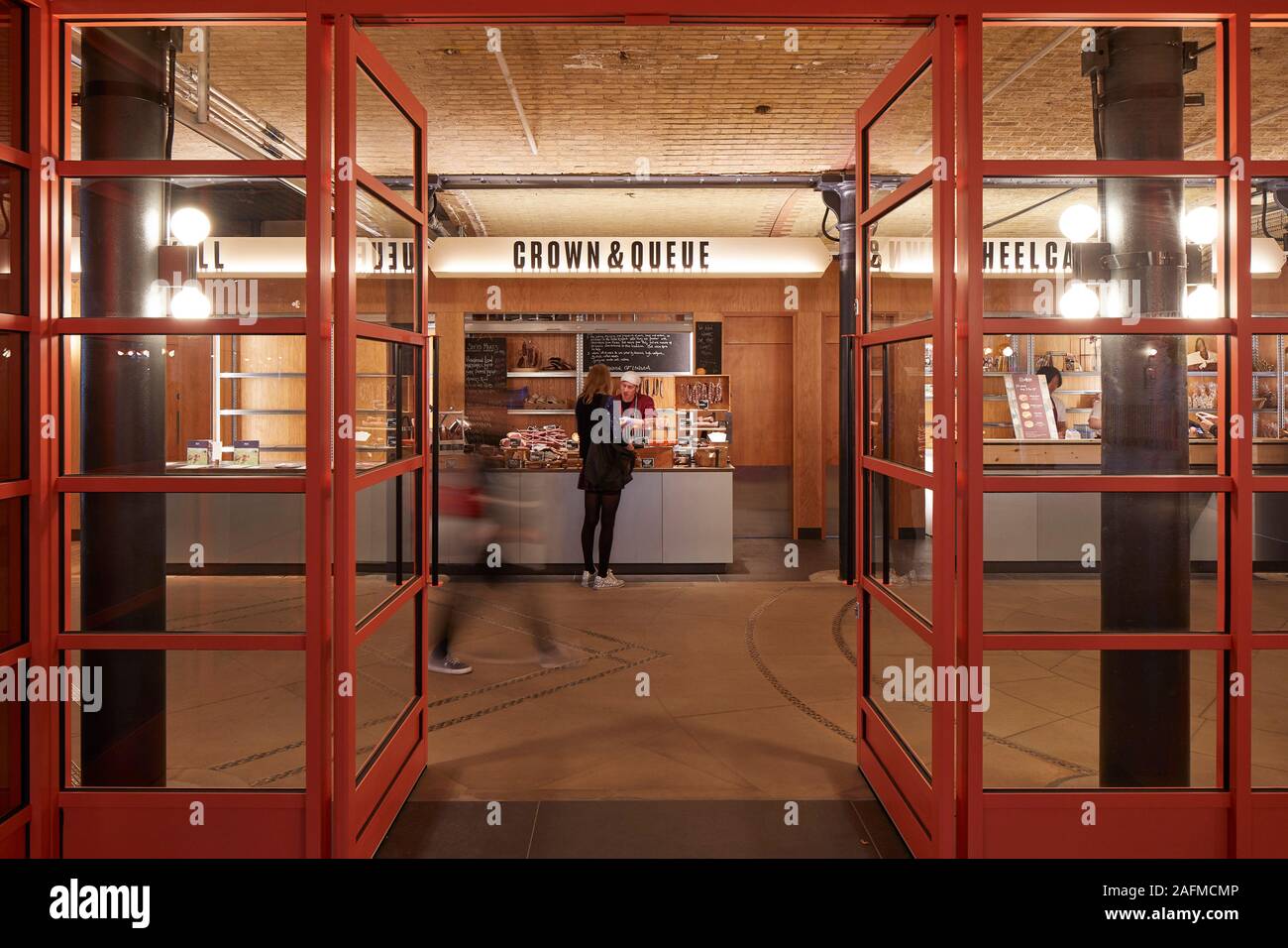 Bi fold retail hi-res stock photography and images - Alamy