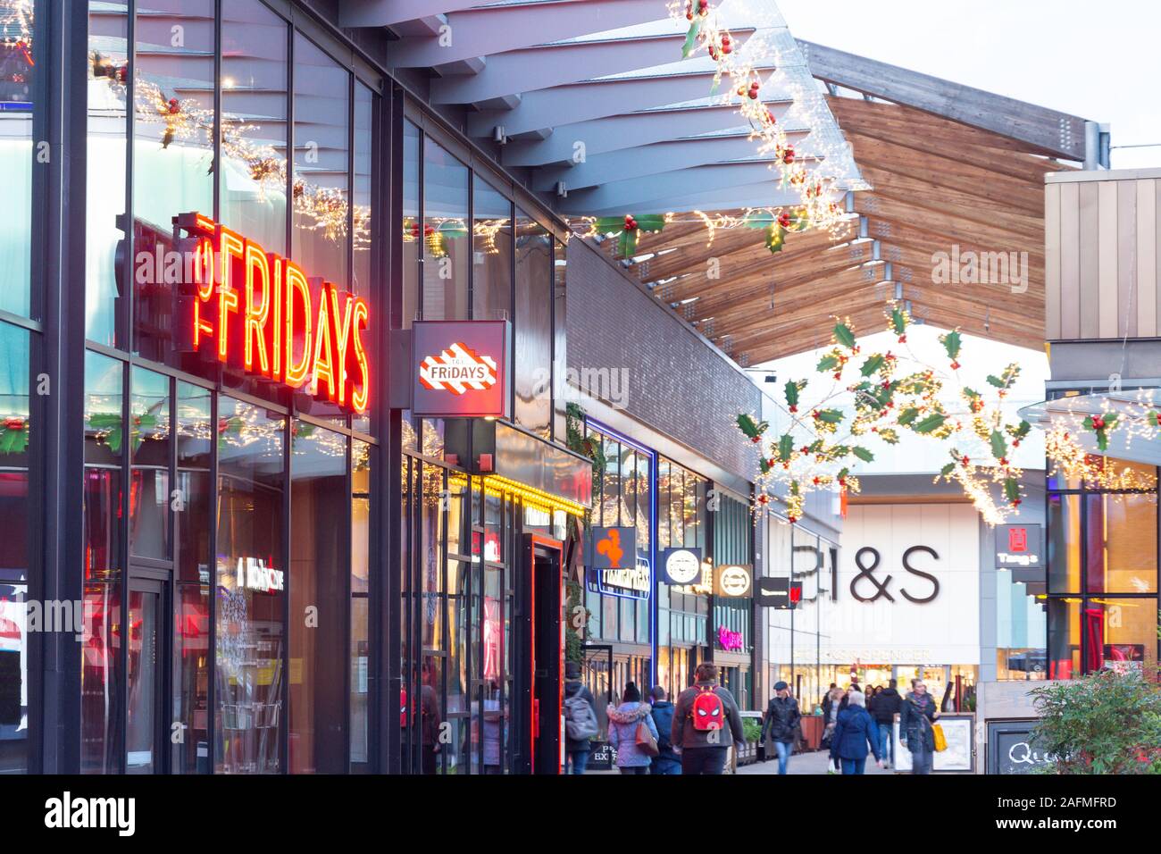 Fast food restaurant at dusk chain restaurants eagle lane brackn hi-res ...