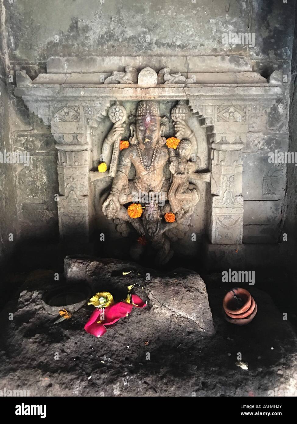 Indian god idols hi-res stock photography and images - Alamy