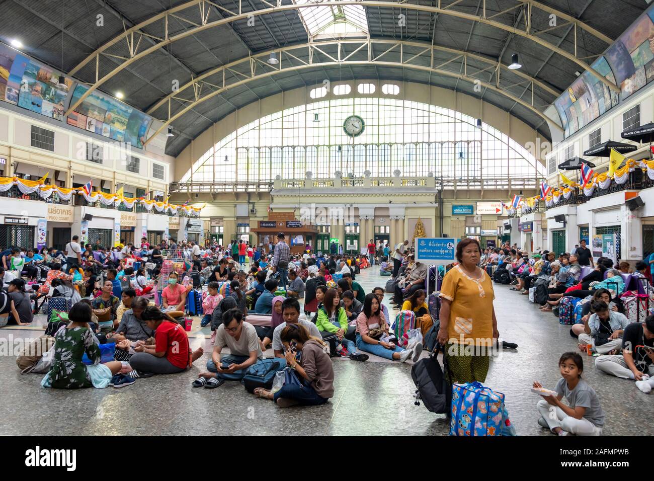 Bangkok railway station hi-res stock photography and images - Alamy