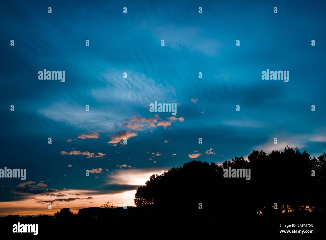 Bluish tones hi-res stock photography and images - Alamy