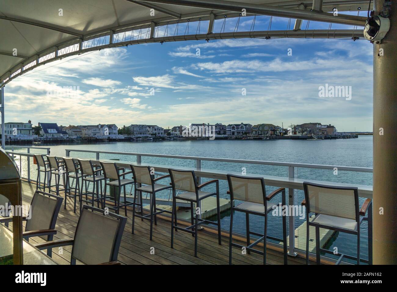 Empty outdoor deck hi-res stock photography and images - Alamy
