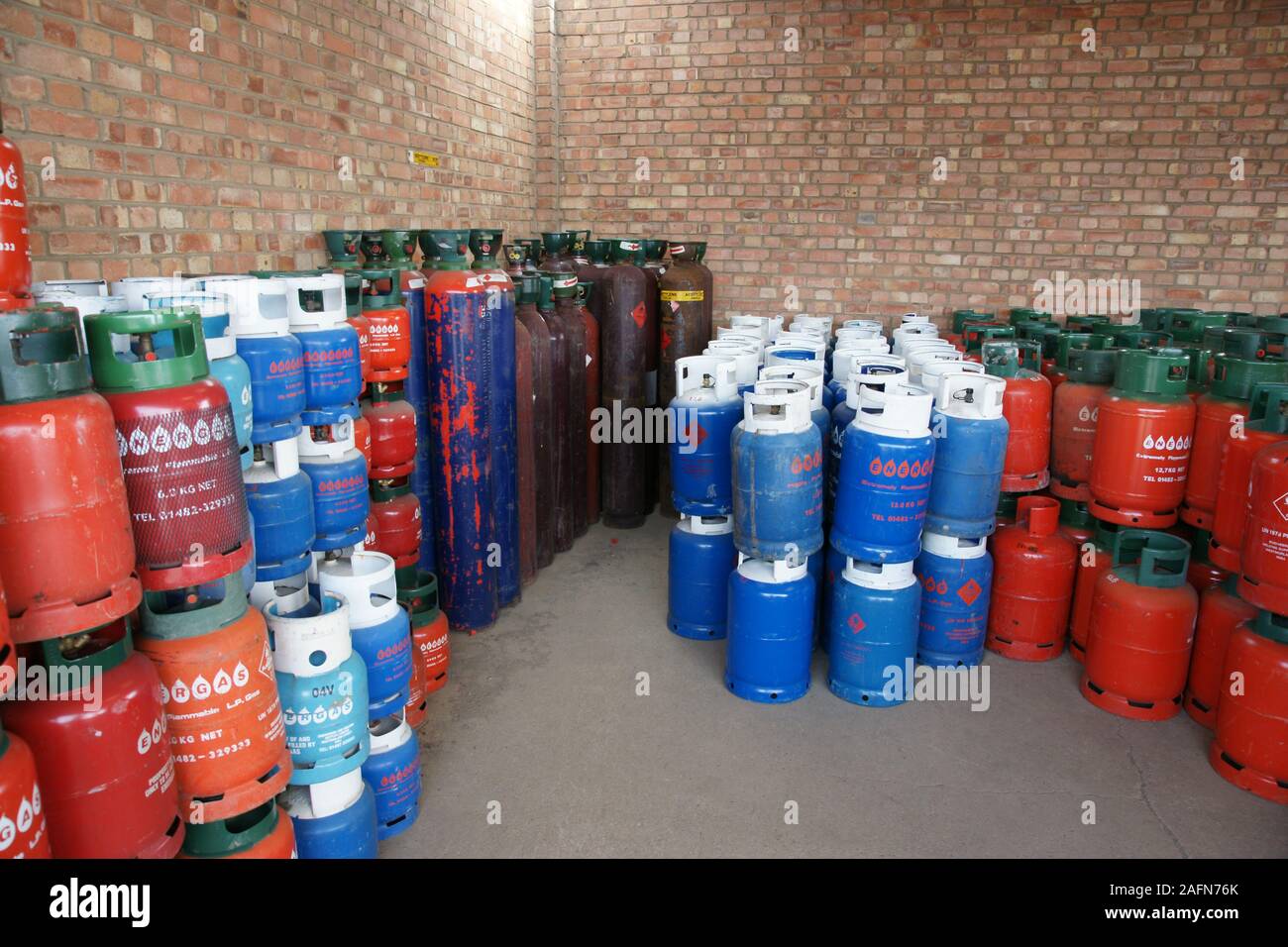 High pressure gas cylinder hi-res stock photography and images - Alamy