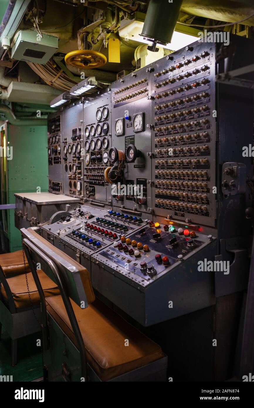 Attack submarine control room hi-res stock photography and images - Alamy