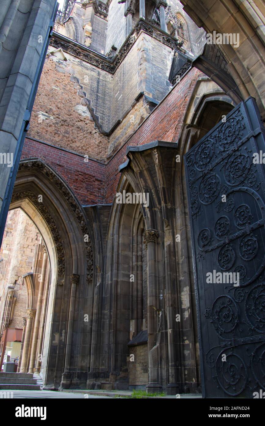 Gothic revival kirche hi-res stock photography and images - Alamy