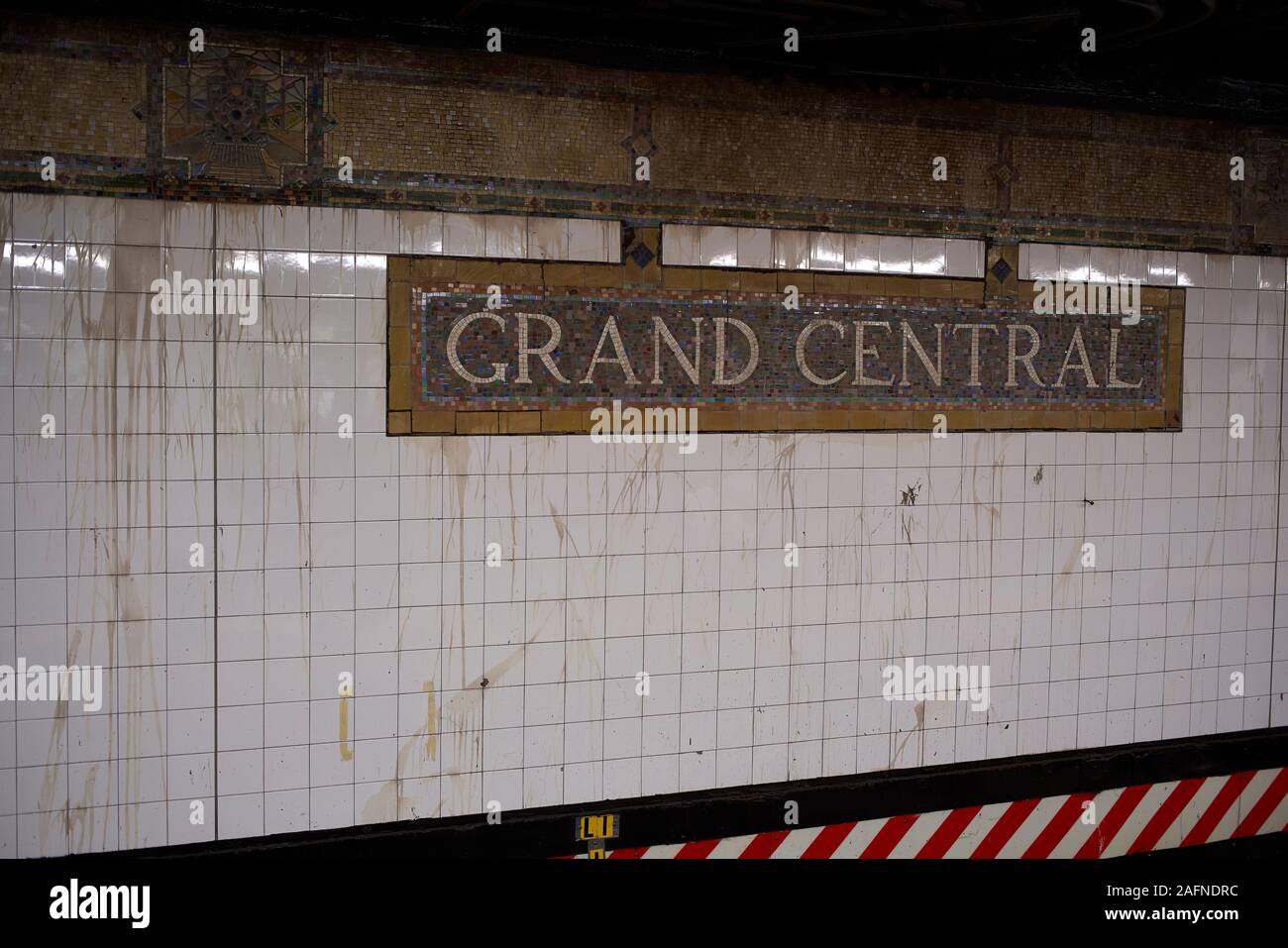 Nyc subway wall tile hi-res stock photography and images - Alamy