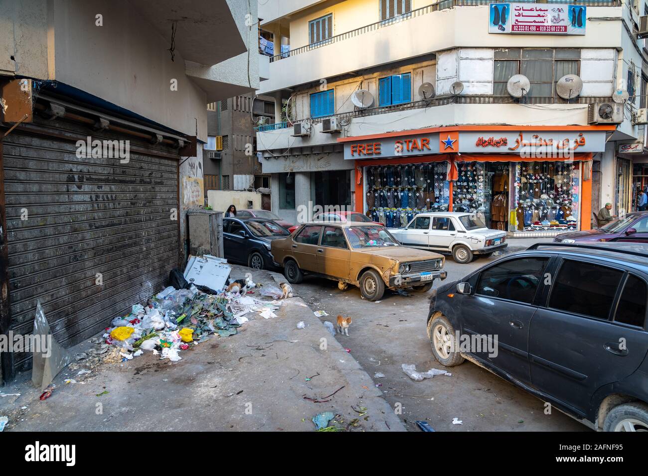 Cairo, Egypt - Rubbish on city streets Stock Photo - Alamy