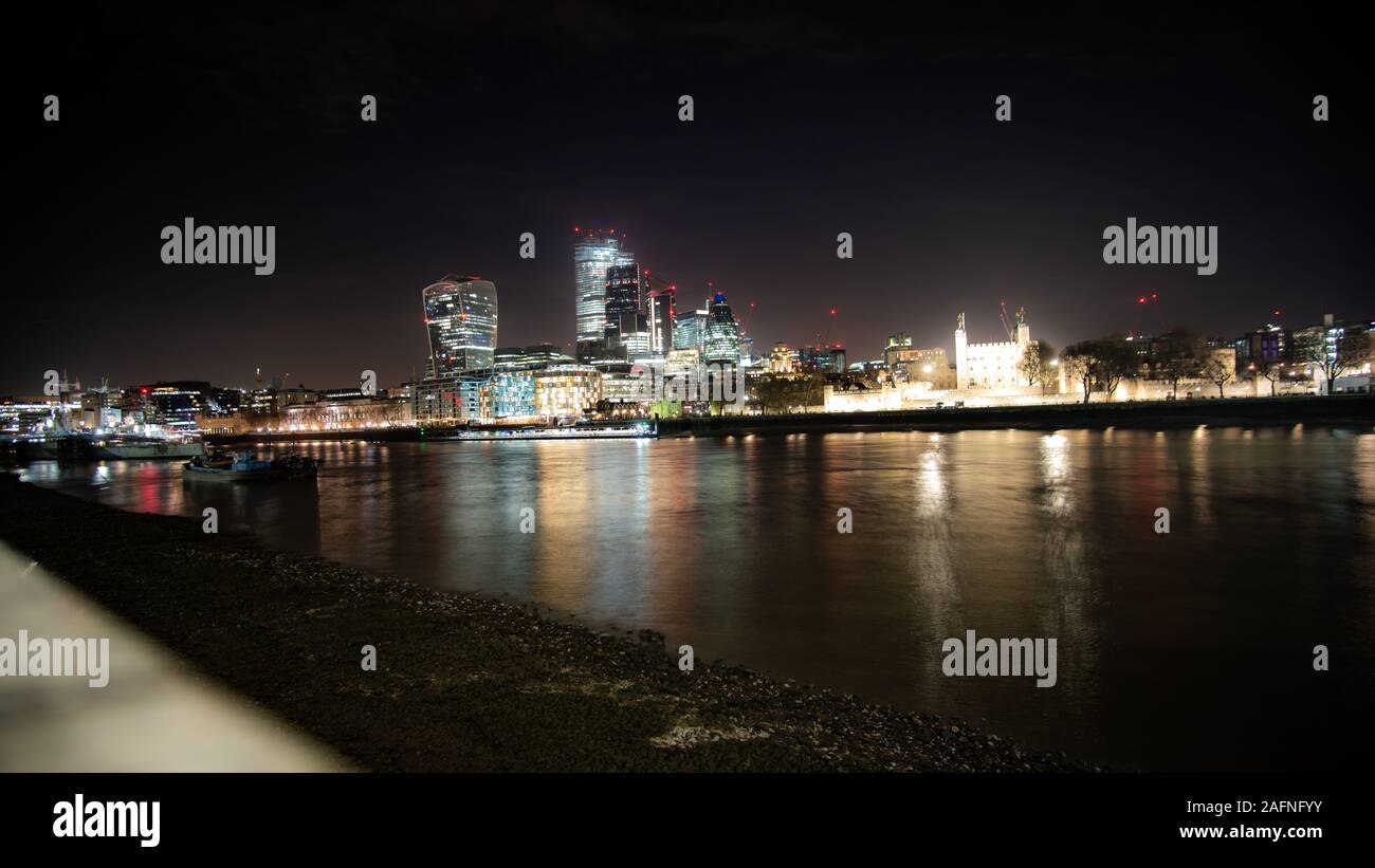 London skyline night reflection hi-res stock photography and images - Alamy
