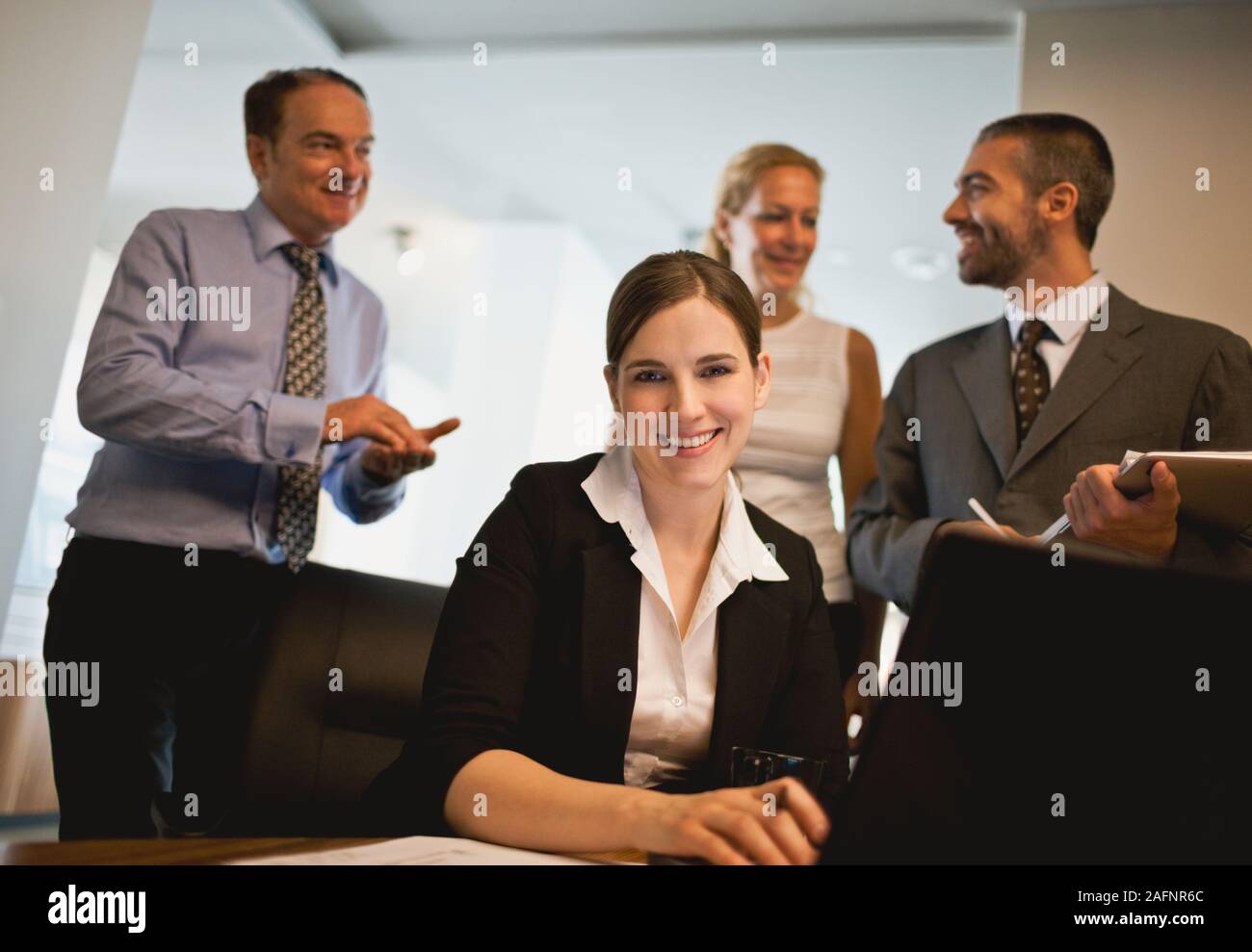 Man standing behind seated woman hi-res stock photography and images ...