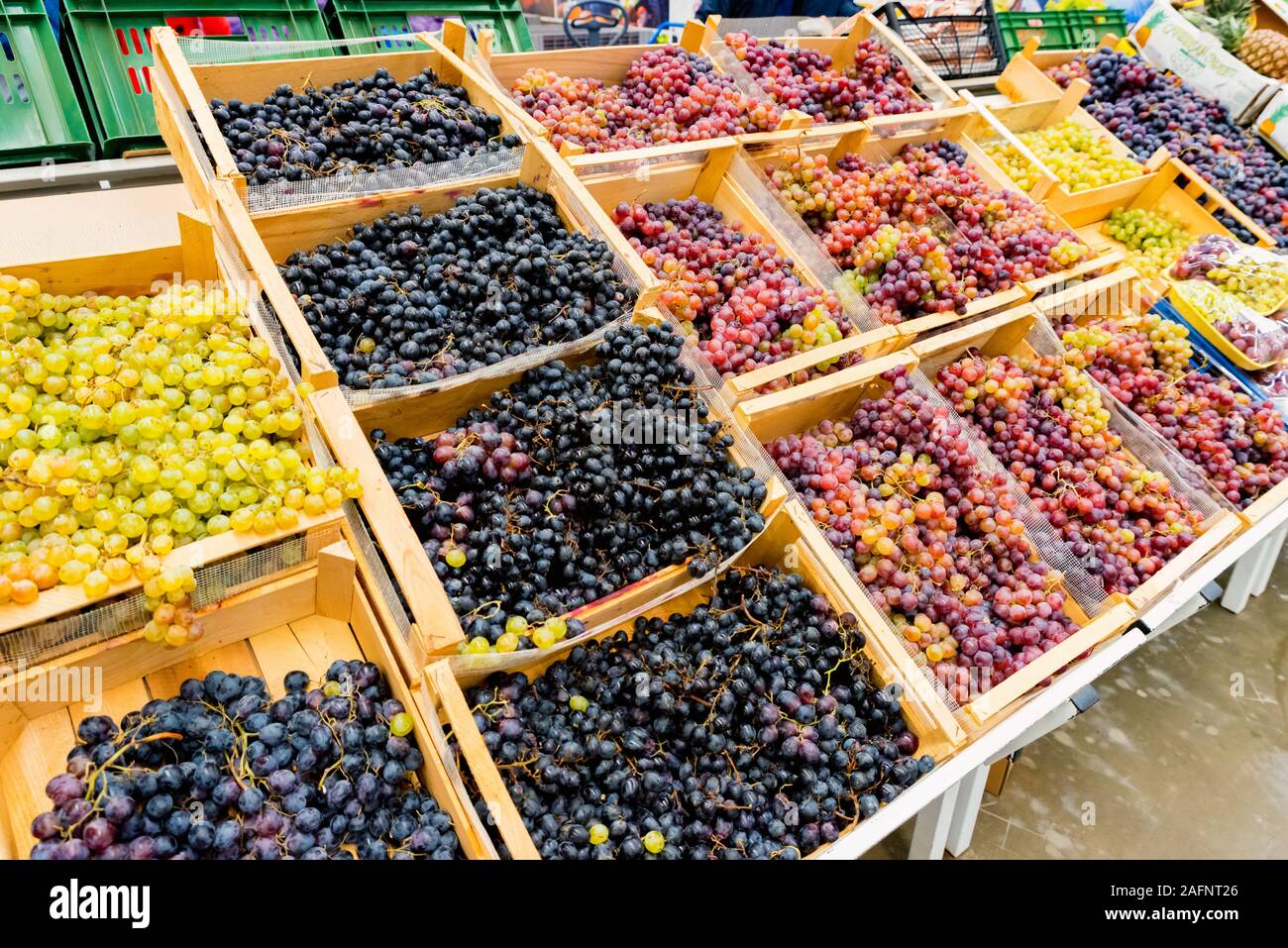 Grapes in boxes hi-res stock photography and images - Alamy