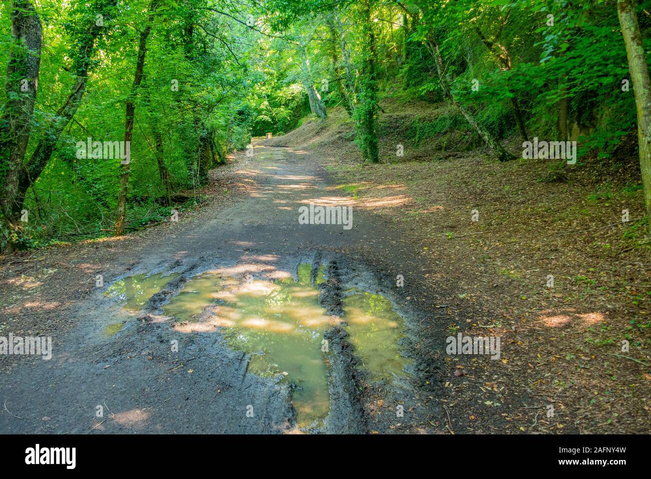Ancient cave rock settlement of Vitozza in Lazio, Italy Stock Photo - Alamy