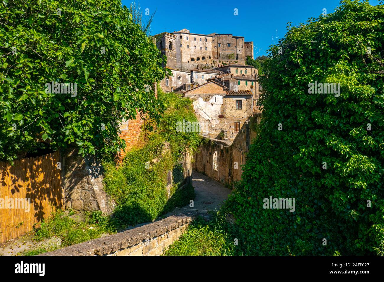 Streets of little city of Sorano in Tuscany, Italy Stock Photo - Alamy
