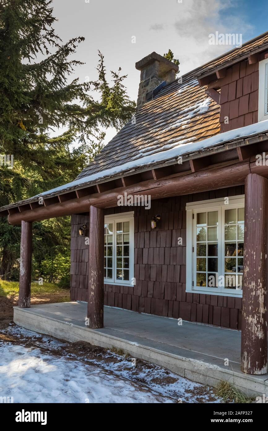 Rustic Community House in Rim Village, Crater Lake National Park ...