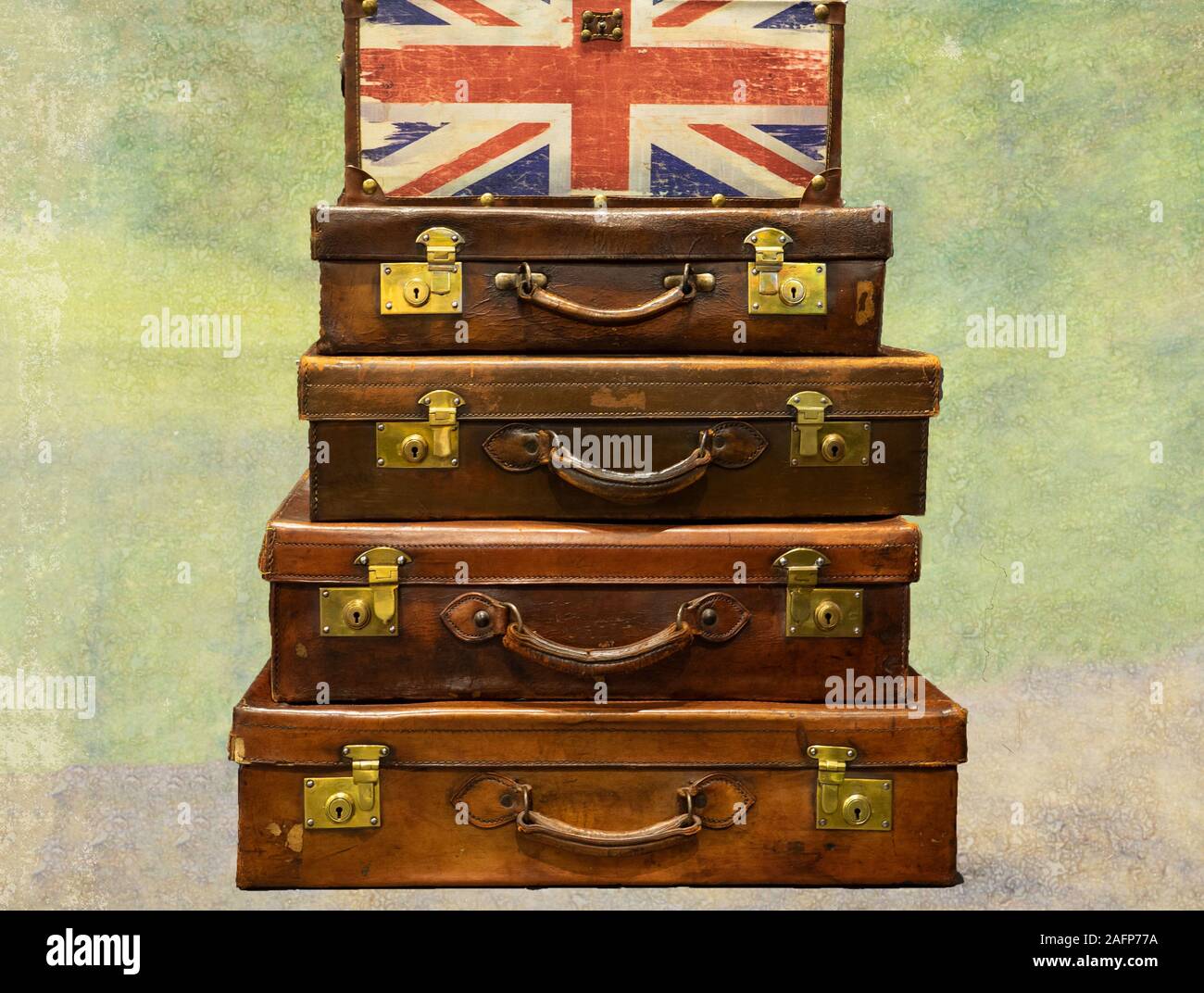 Leather suitcases hi-res stock photography and images - Alamy