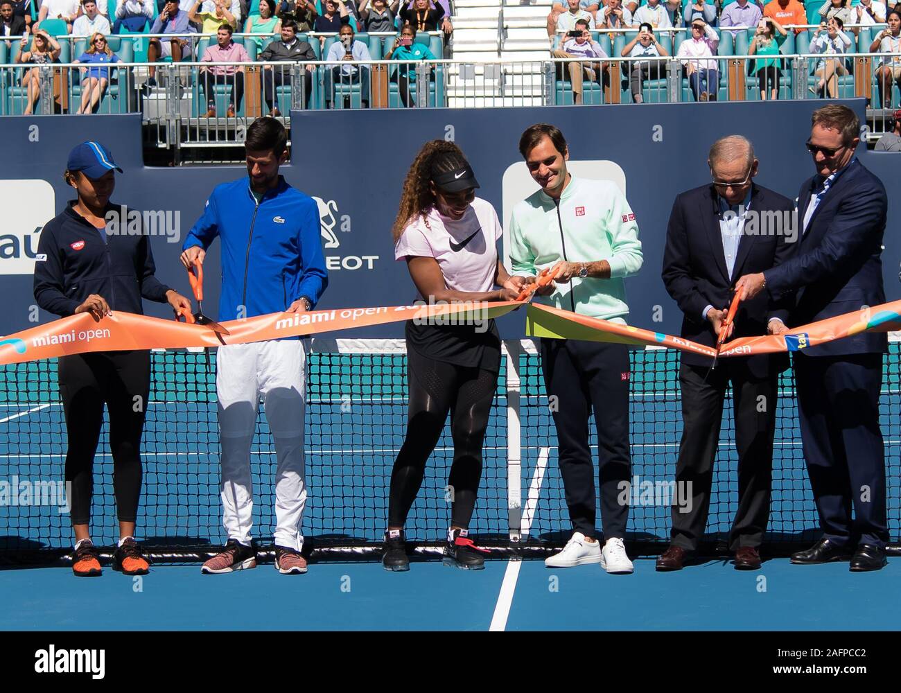 Naomi Osaka of Japan & Serena Williams of the United States during the ...