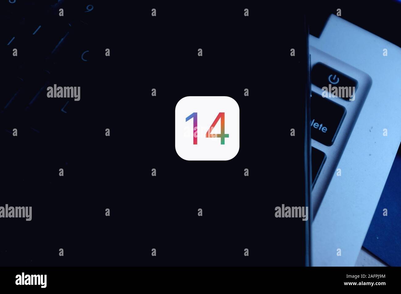 Iphone with the supposed logo of IOS 14, the new apple system to be ...