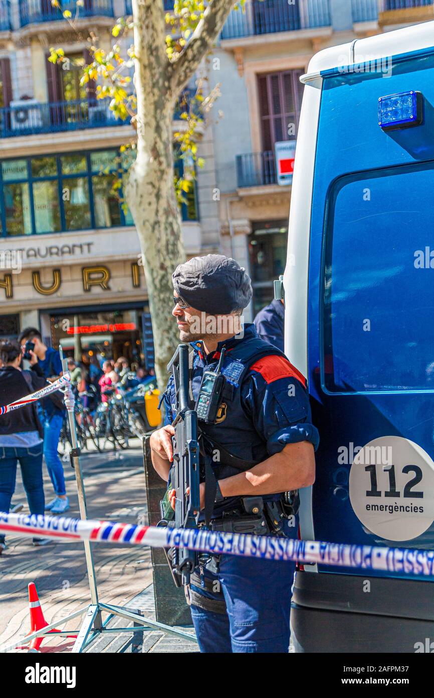 Spanish Police with Automatic Weapon Stock Photo - Alamy