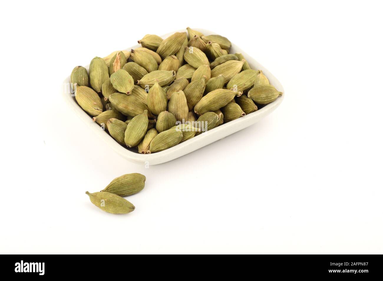 Green Cardamom pods in plate Stock Photo - Alamy