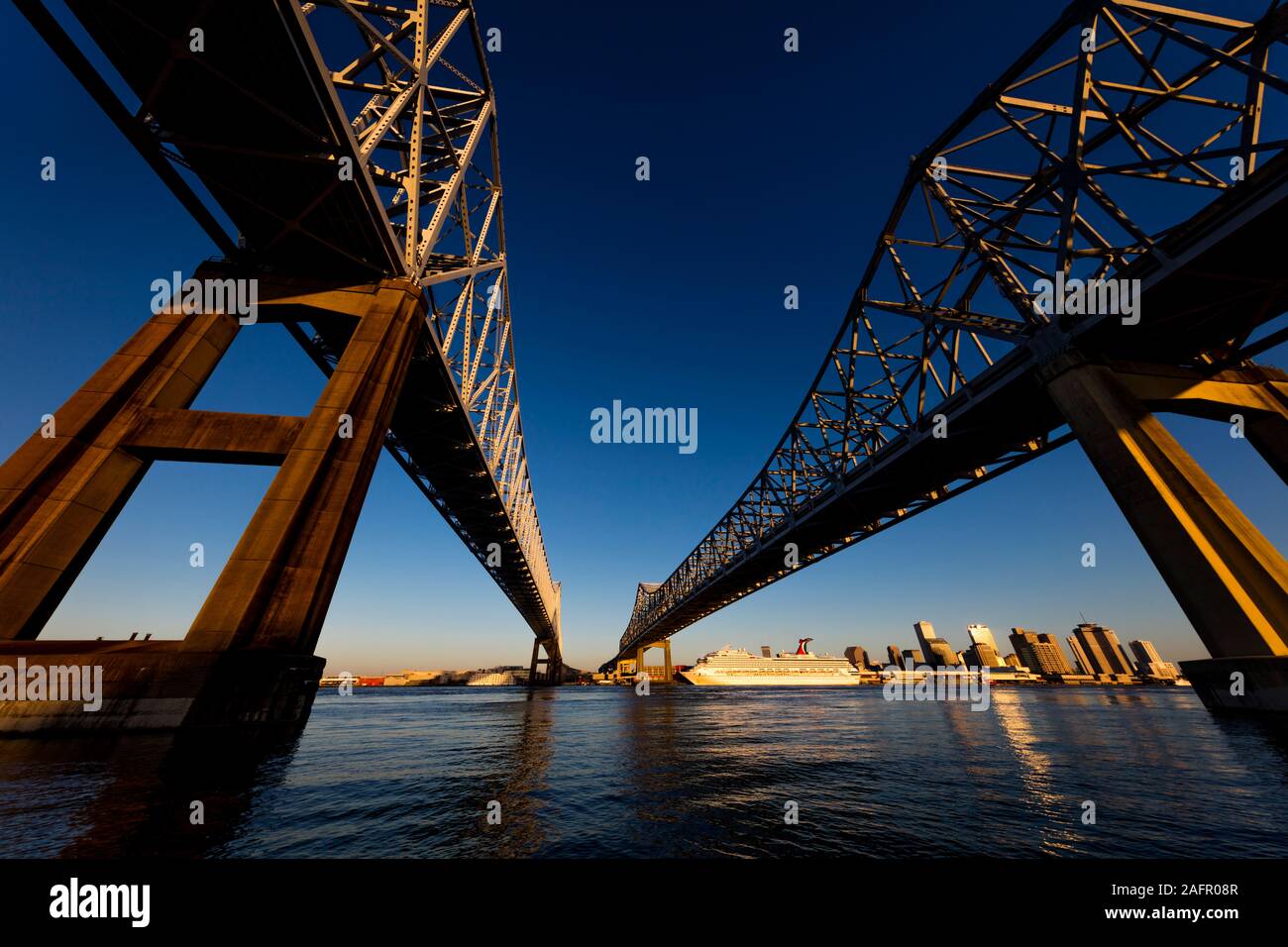 Crescent city bridges hi-res stock photography and images - Alamy