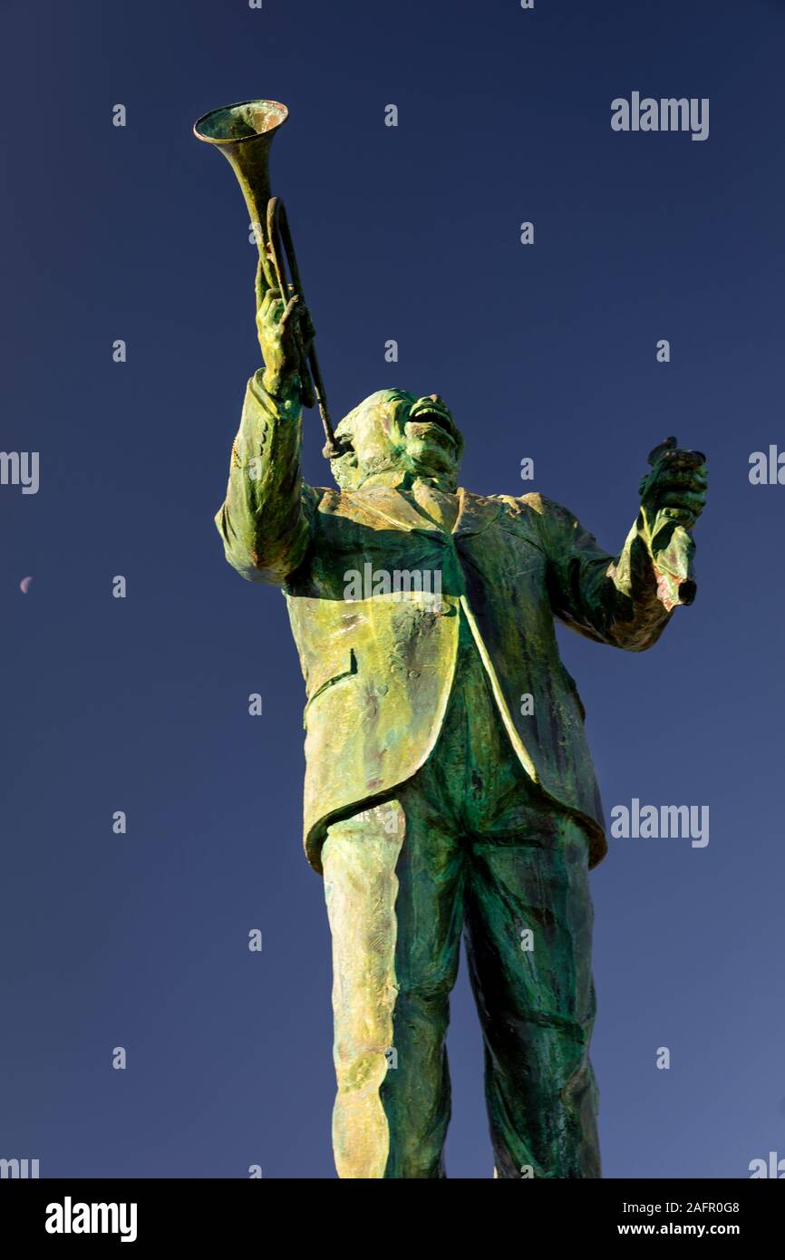 Louis armstrong statue new orleans hi-res stock photography and images ...