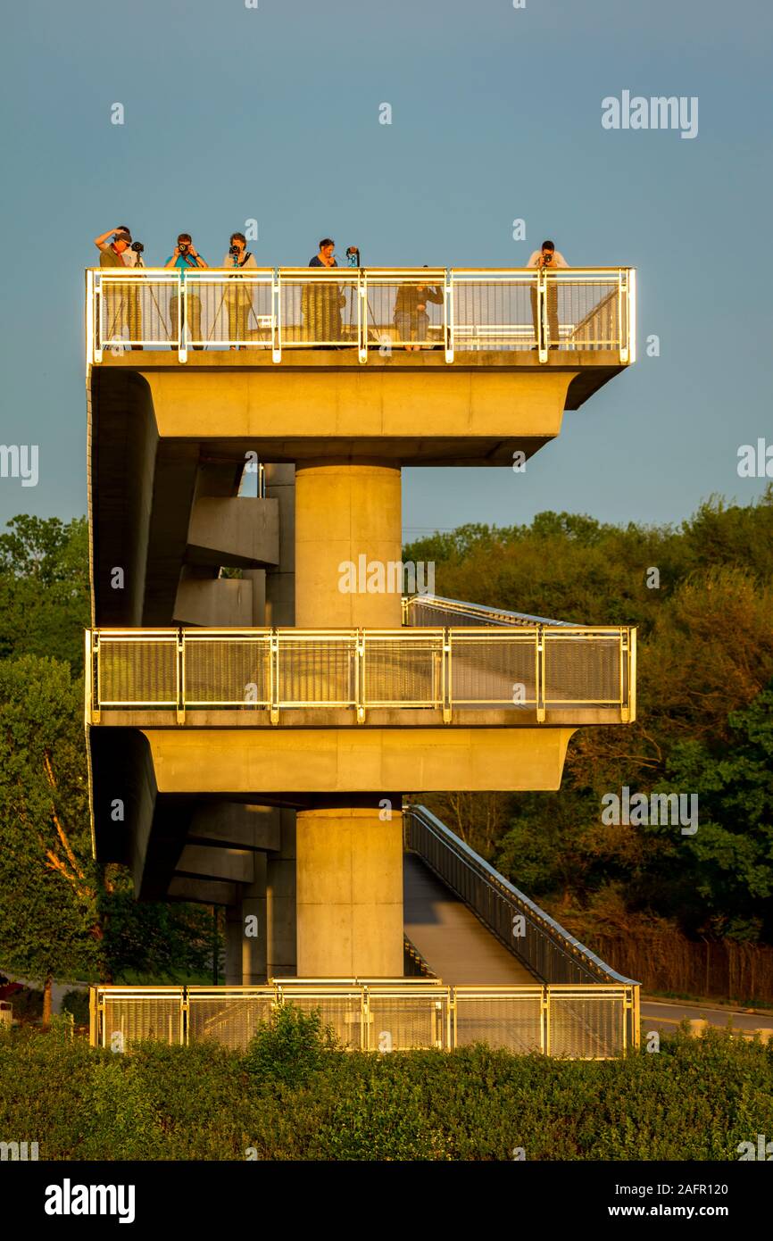 MAY 13, 2019, ST LOUIS, ILLINOIS/MISSOURI STATE LINE, USA - Viewing ...