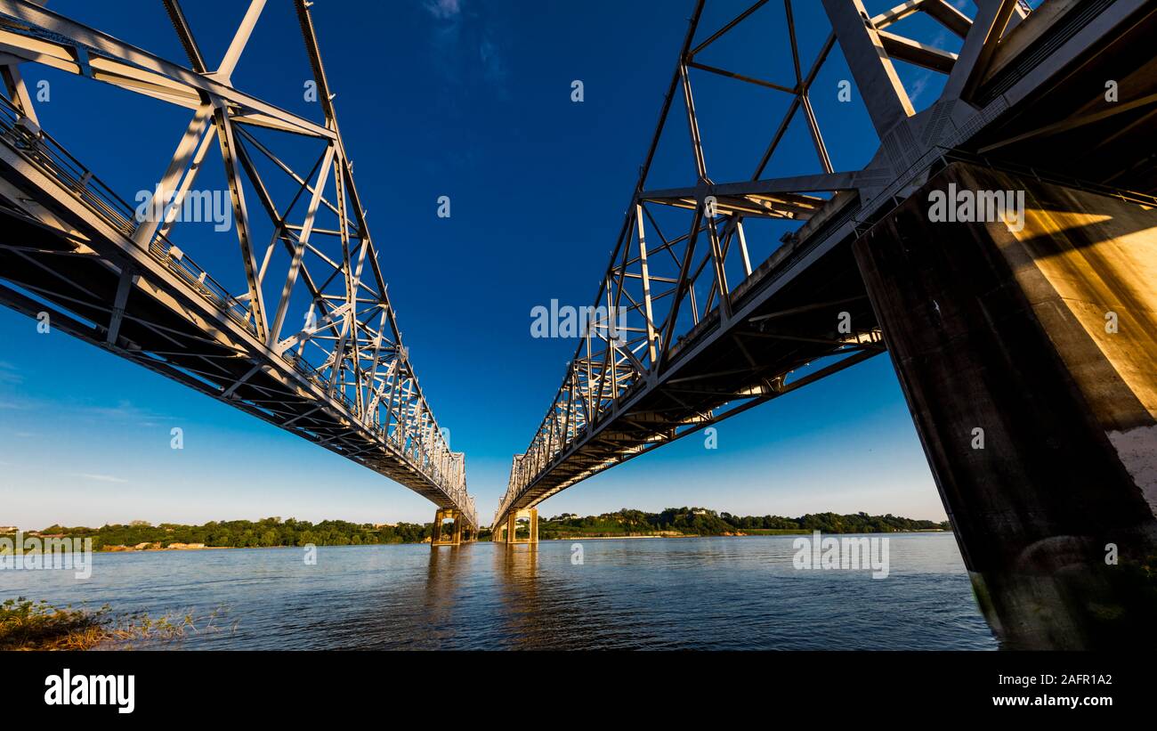 4/28/19 - VICKSBURG, MISS., USA - Vicksburg Bridge is a cantilever bridge carrying Interstate 20 ...