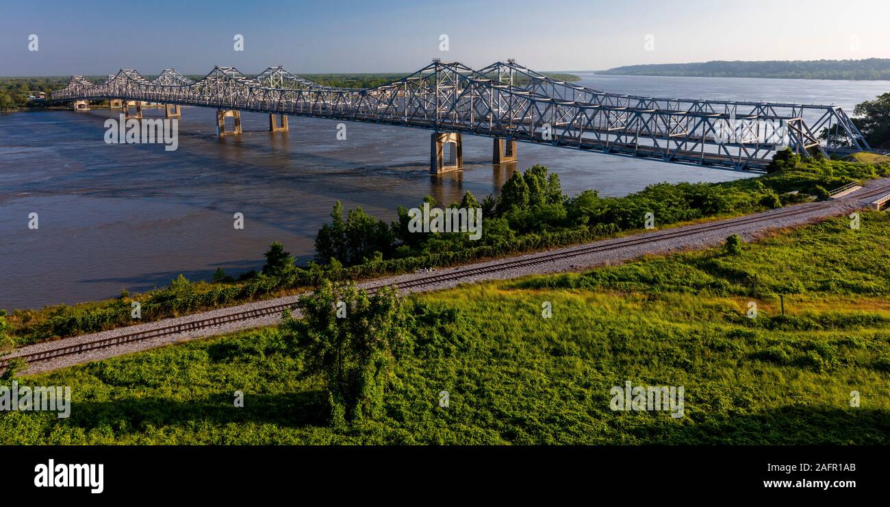 4/28/19 - VICKSBURG, MISS., USA - Vicksburg Bridge is a cantilever ...