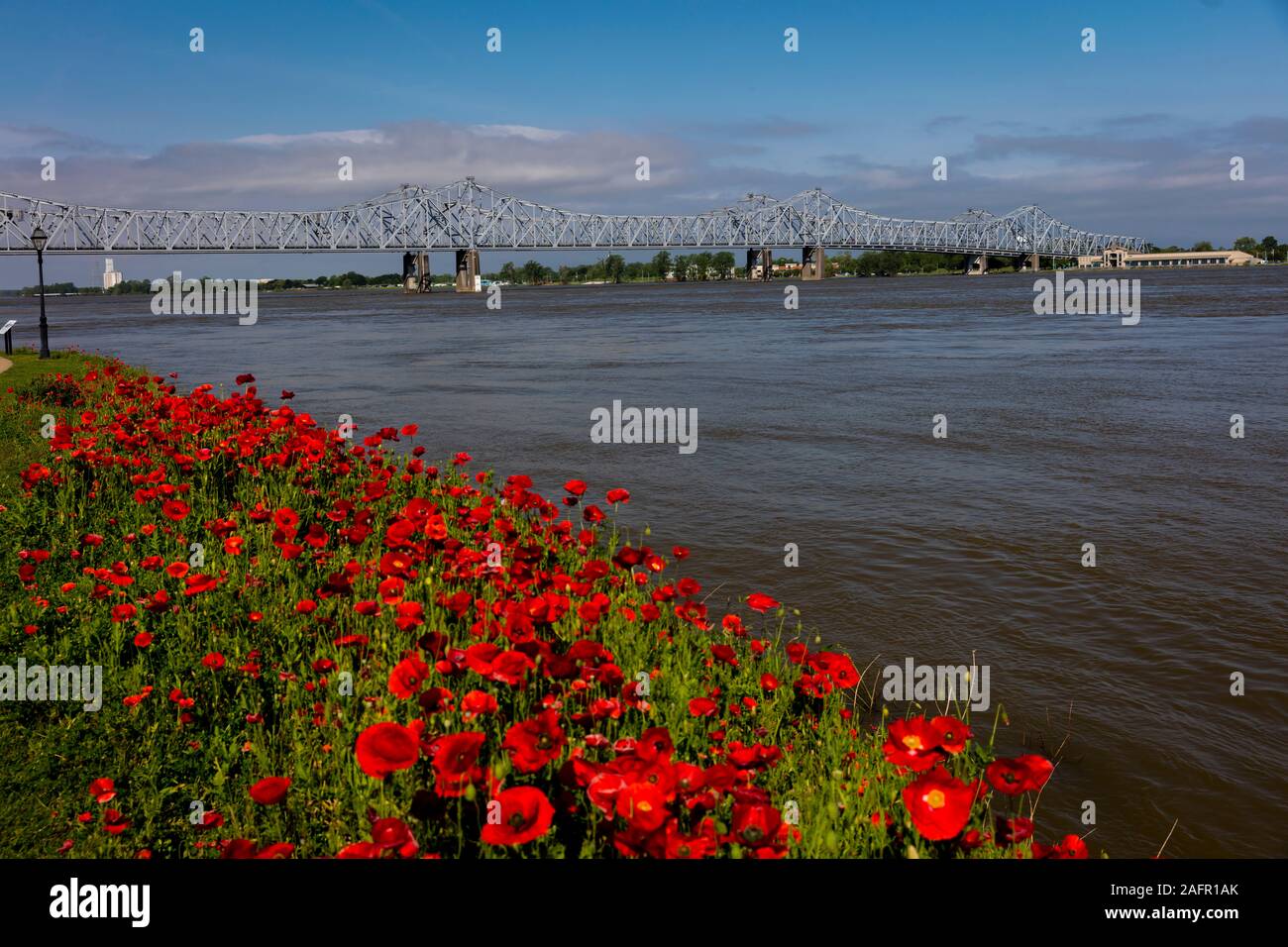 4/28/19 - VICKSBURG, MISS., USA - Vicksburg Bridge is a cantilever ...