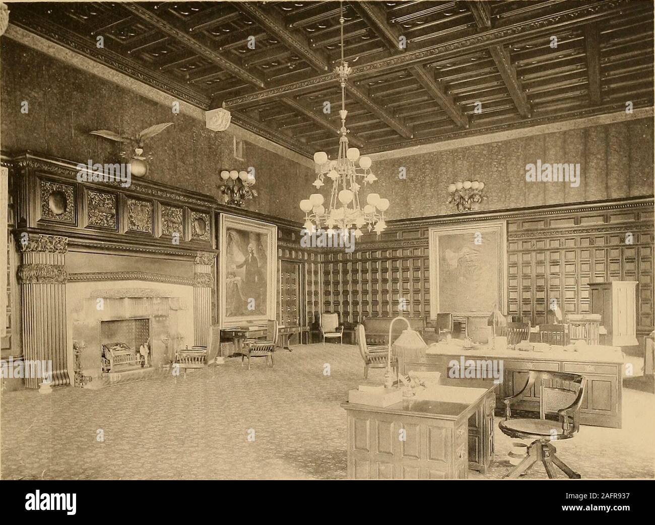 State capitol executive tower hi-res stock photography and images - Alamy