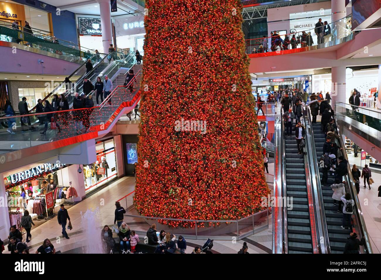Busy shopping mall crowds hi-res stock photography and images - Alamy