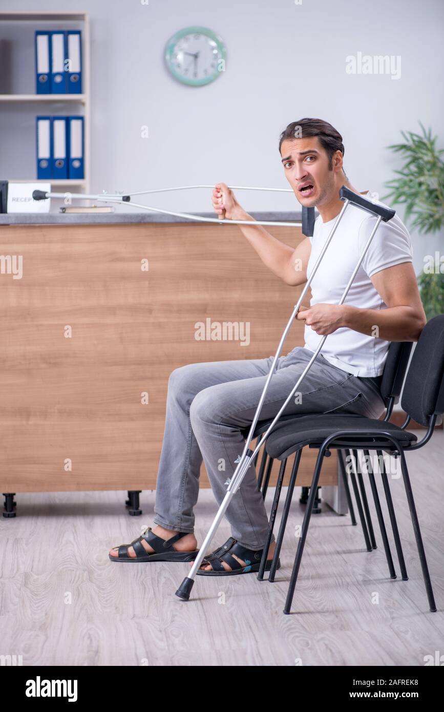 Hospital reception angry hi-res stock photography and images - Alamy