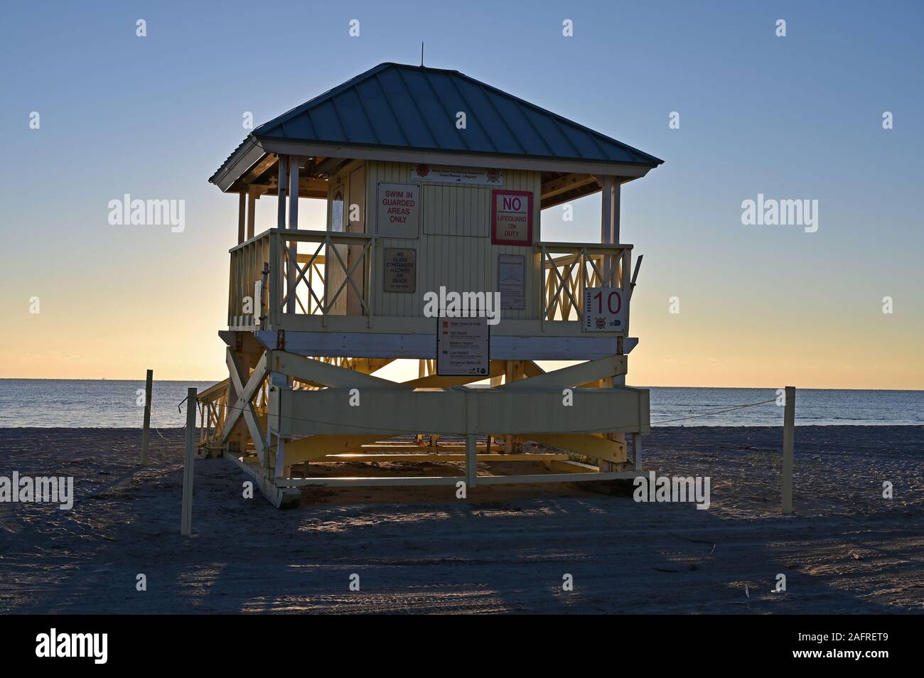Lifeguard station crandon park hi-res stock photography and images - Alamy