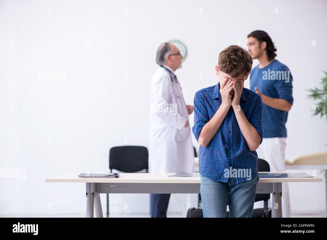 The young boy visiting doctor in hospital Stock Photo - Alamy