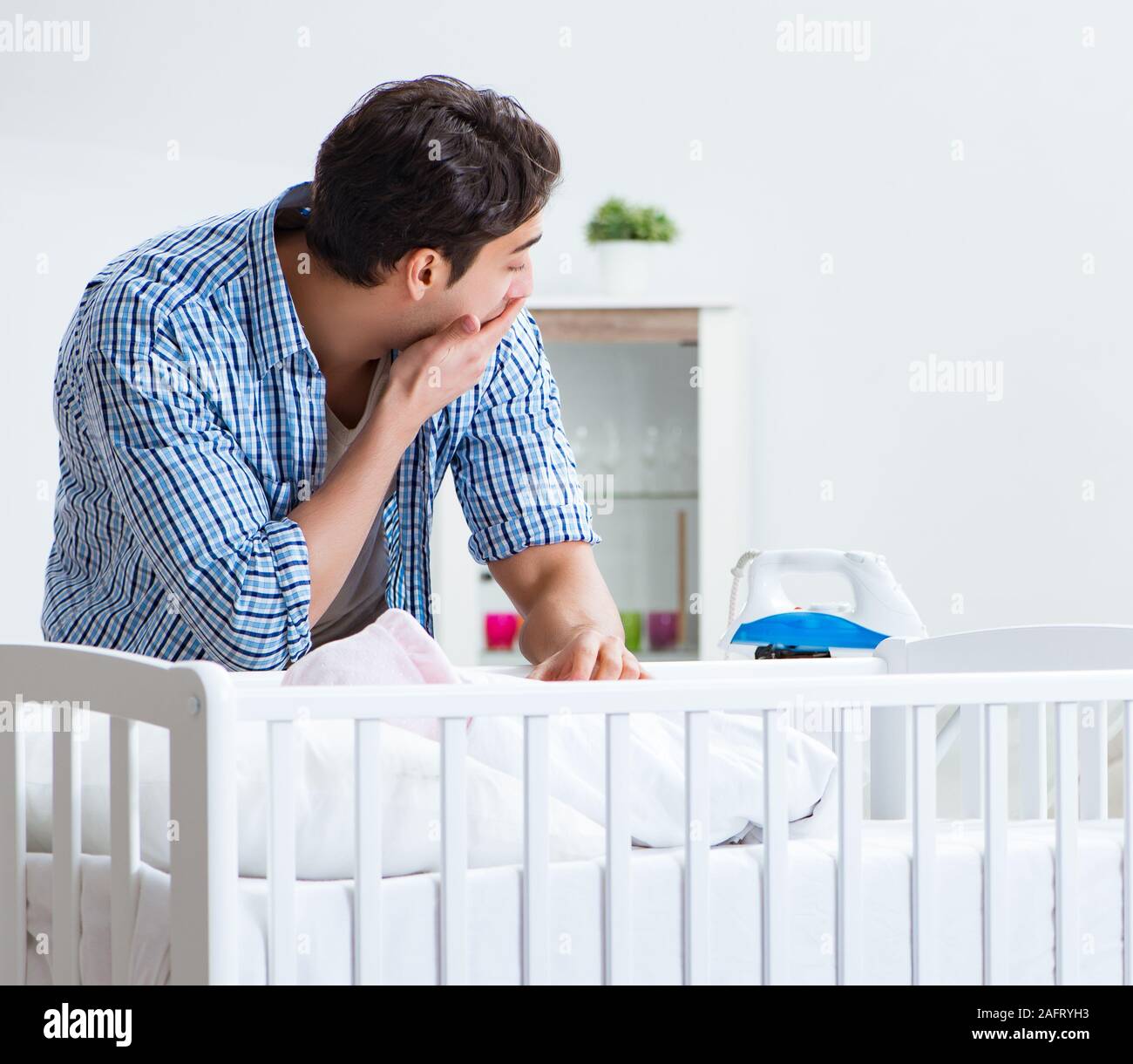 The young dad looking after newborn baby Stock Photo - Alamy