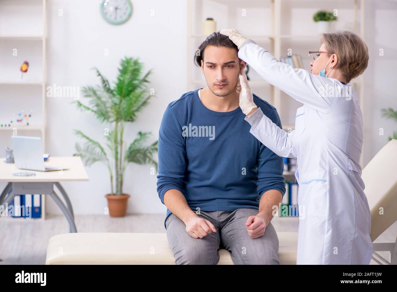 The young patient visiting doctor in hospital Stock Photo - Alamy