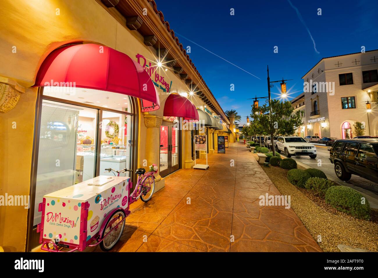 Town square las vegas shopping hi-res stock photography and images - Alamy