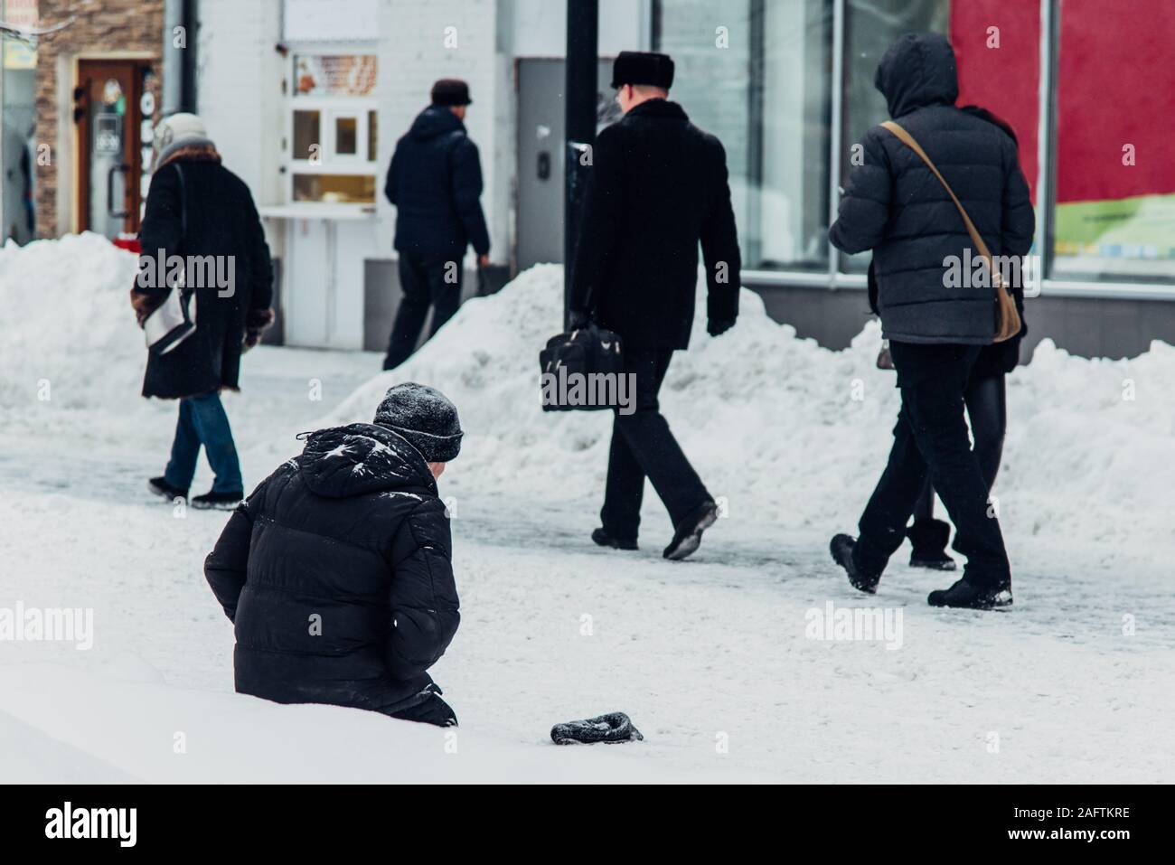 Sad man in snow hi-res stock photography and images - Alamy