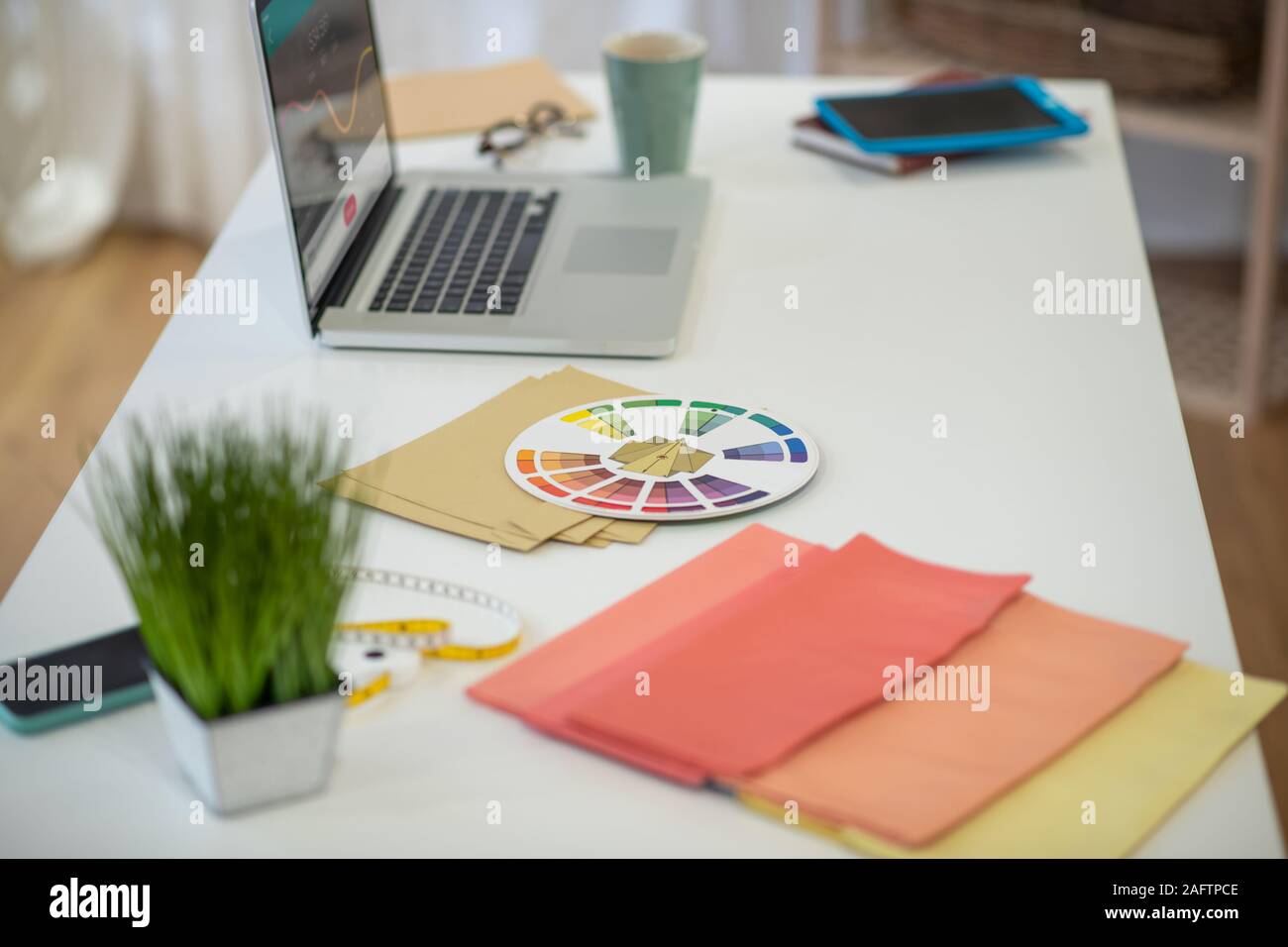 Designers desk hi-res stock photography and images - Alamy