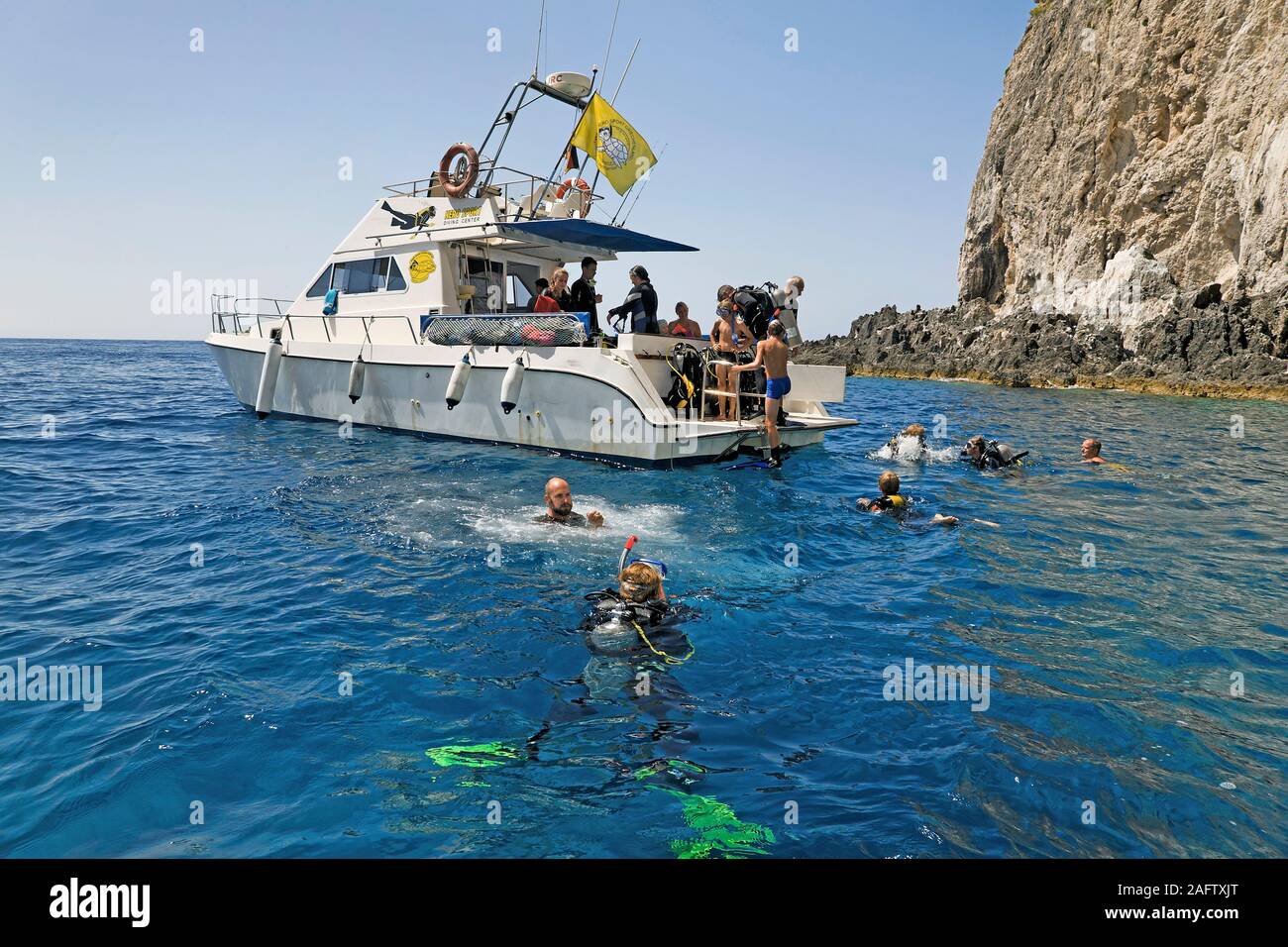 Scuba diving greece hi-res stock photography and images - Alamy