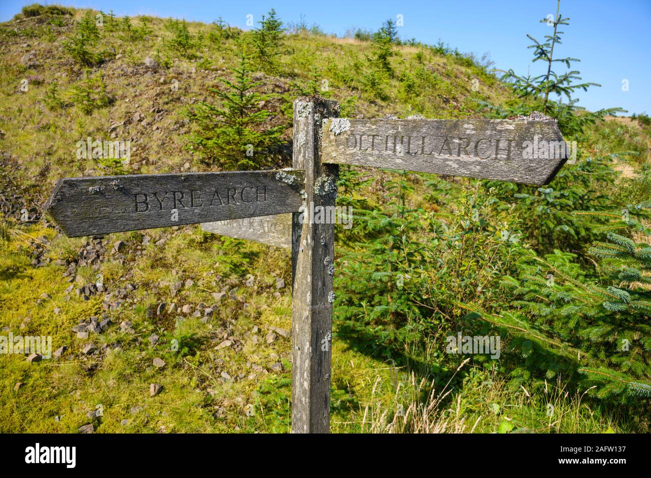 Covered footpath hi-res stock photography and images - Alamy