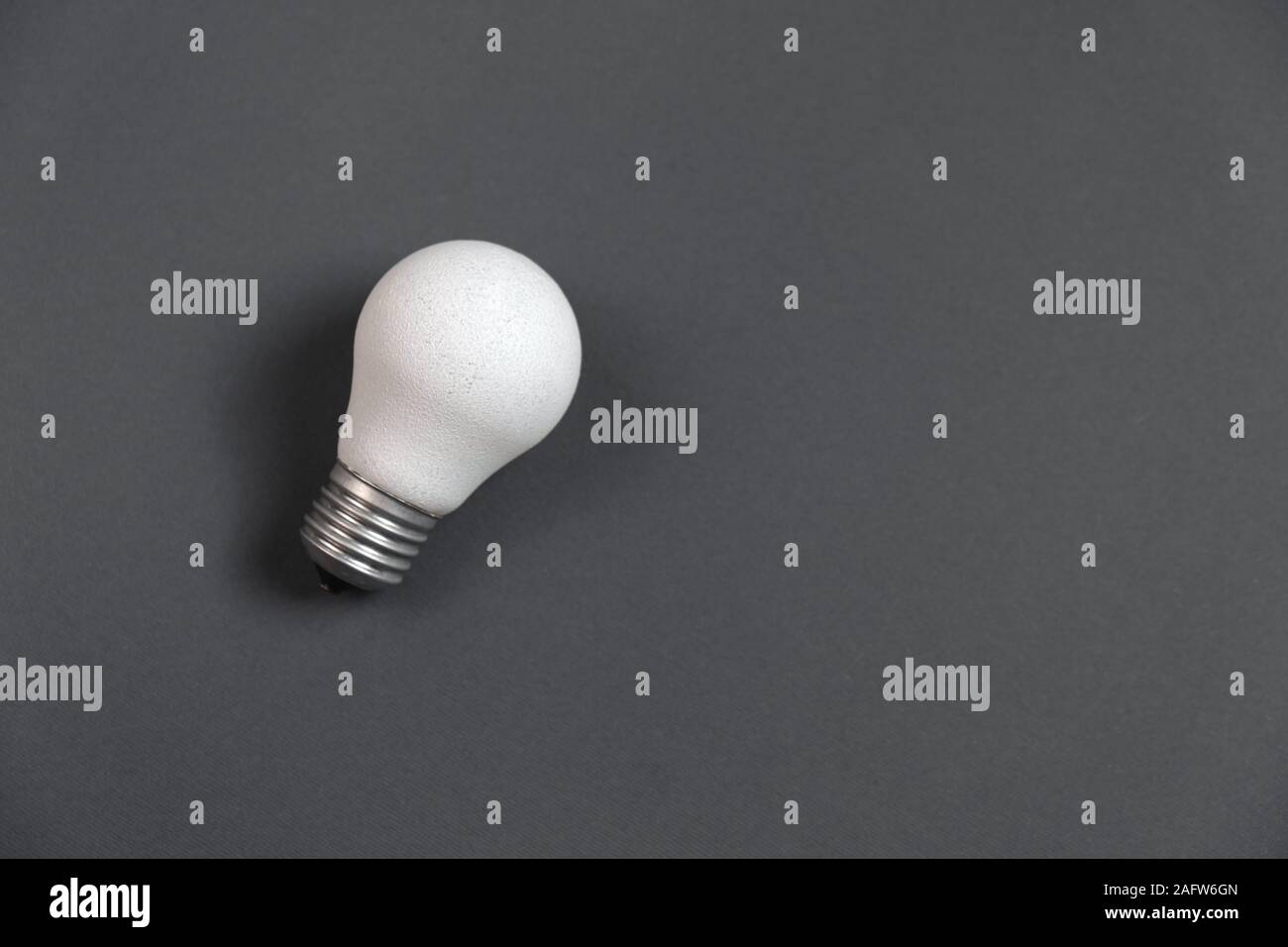 New idea concept with white light bulb on black background. creative ...