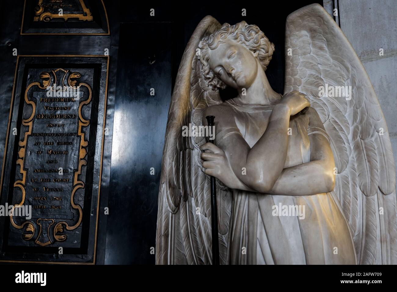 London angel st pauls statue hi-res stock photography and images - Alamy