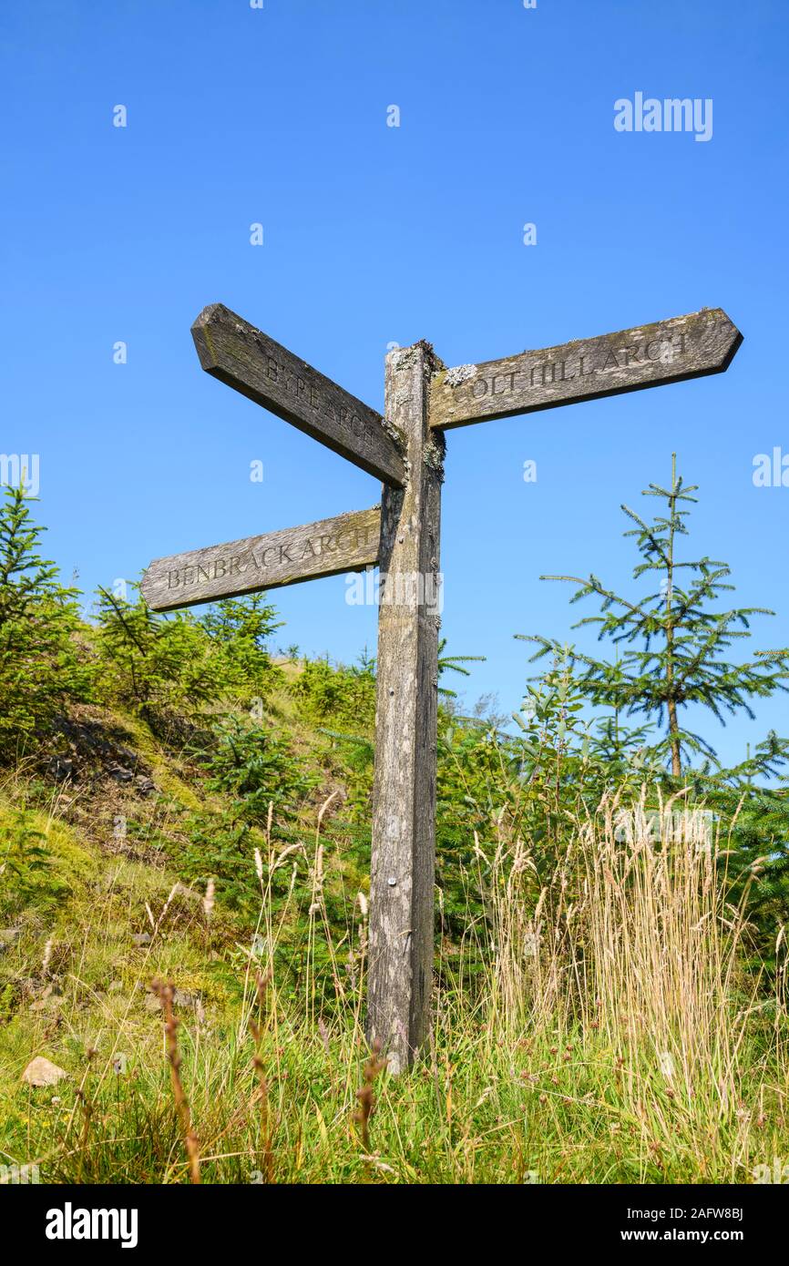 Covered footpath hi-res stock photography and images - Alamy