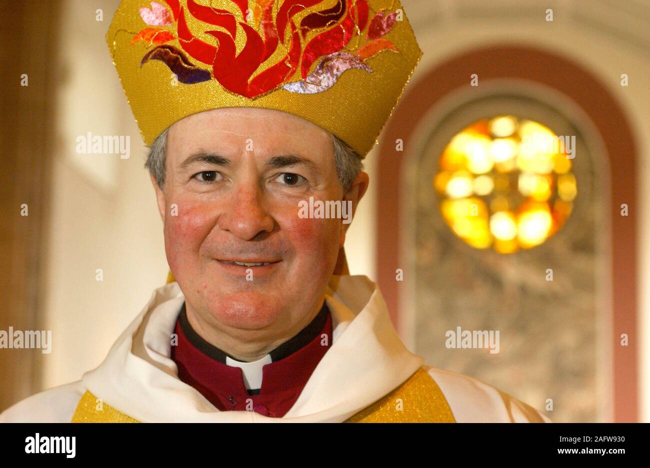 Clergy collar hi-res stock photography and images - Alamy