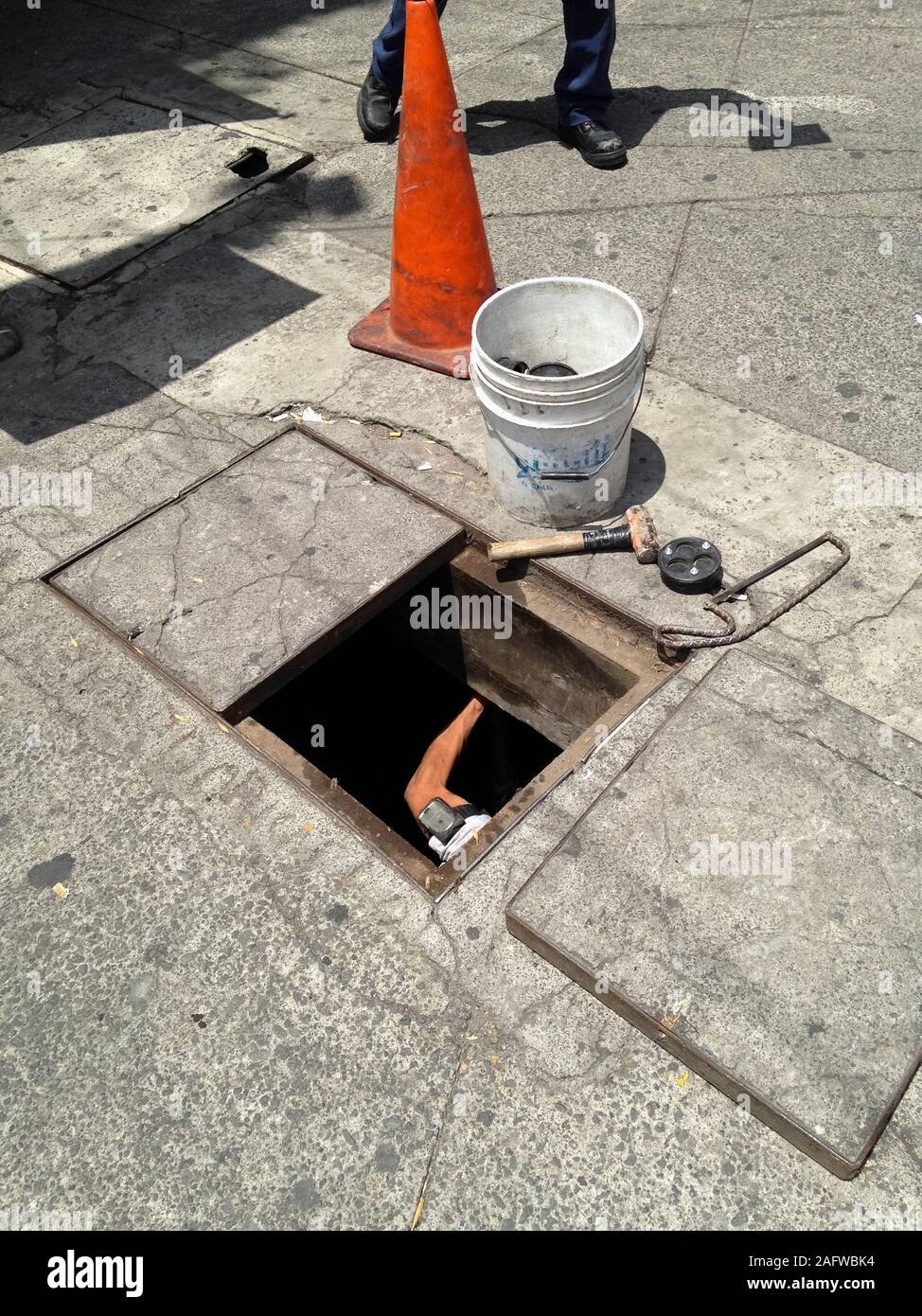 Manhole maintenance hi-res stock photography and images - Alamy