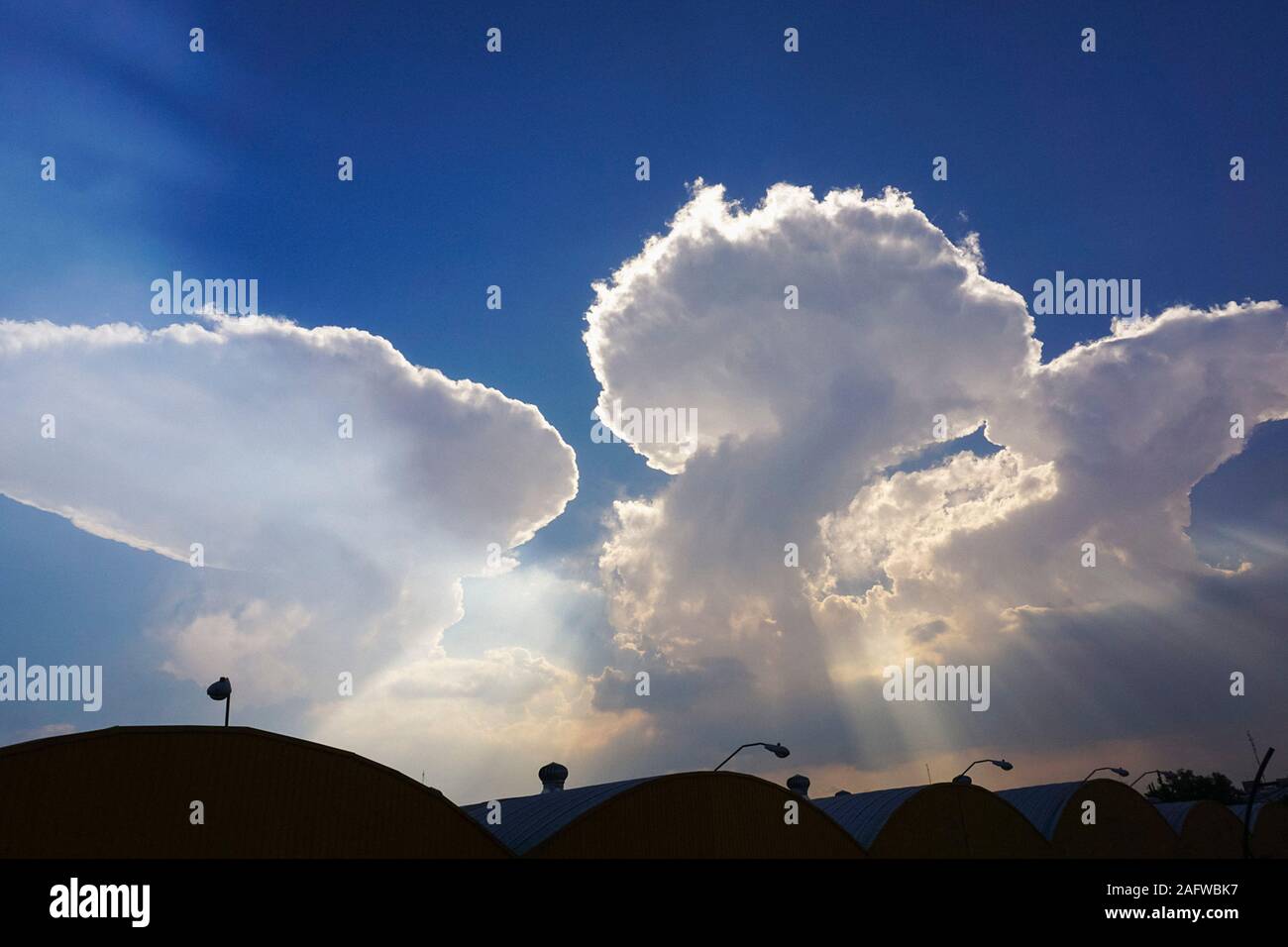 Dramatic cumulonimbus hi-res stock photography and images - Alamy