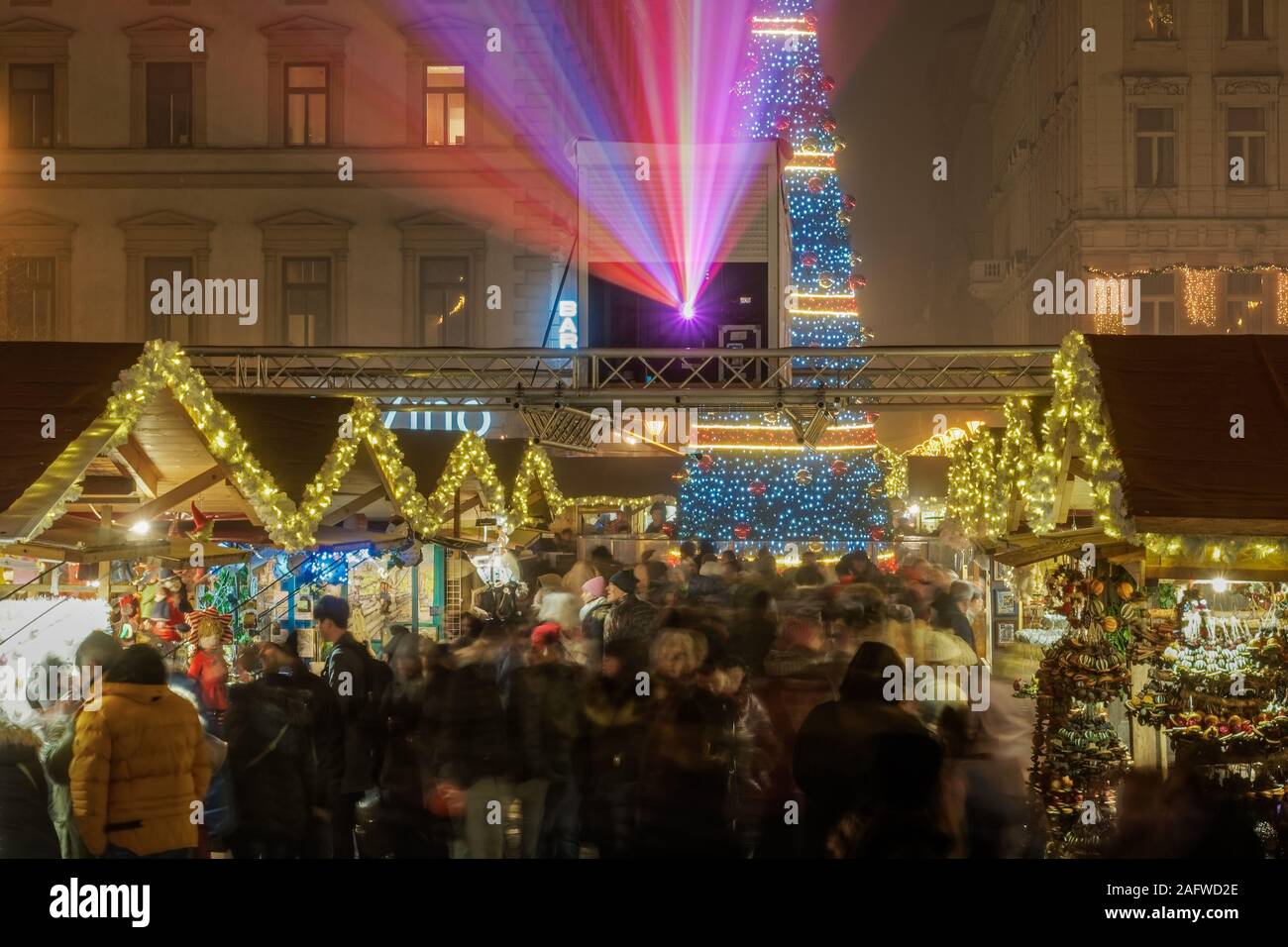 Budapest Christmas Market & illuminated tree at St Stephen square ...