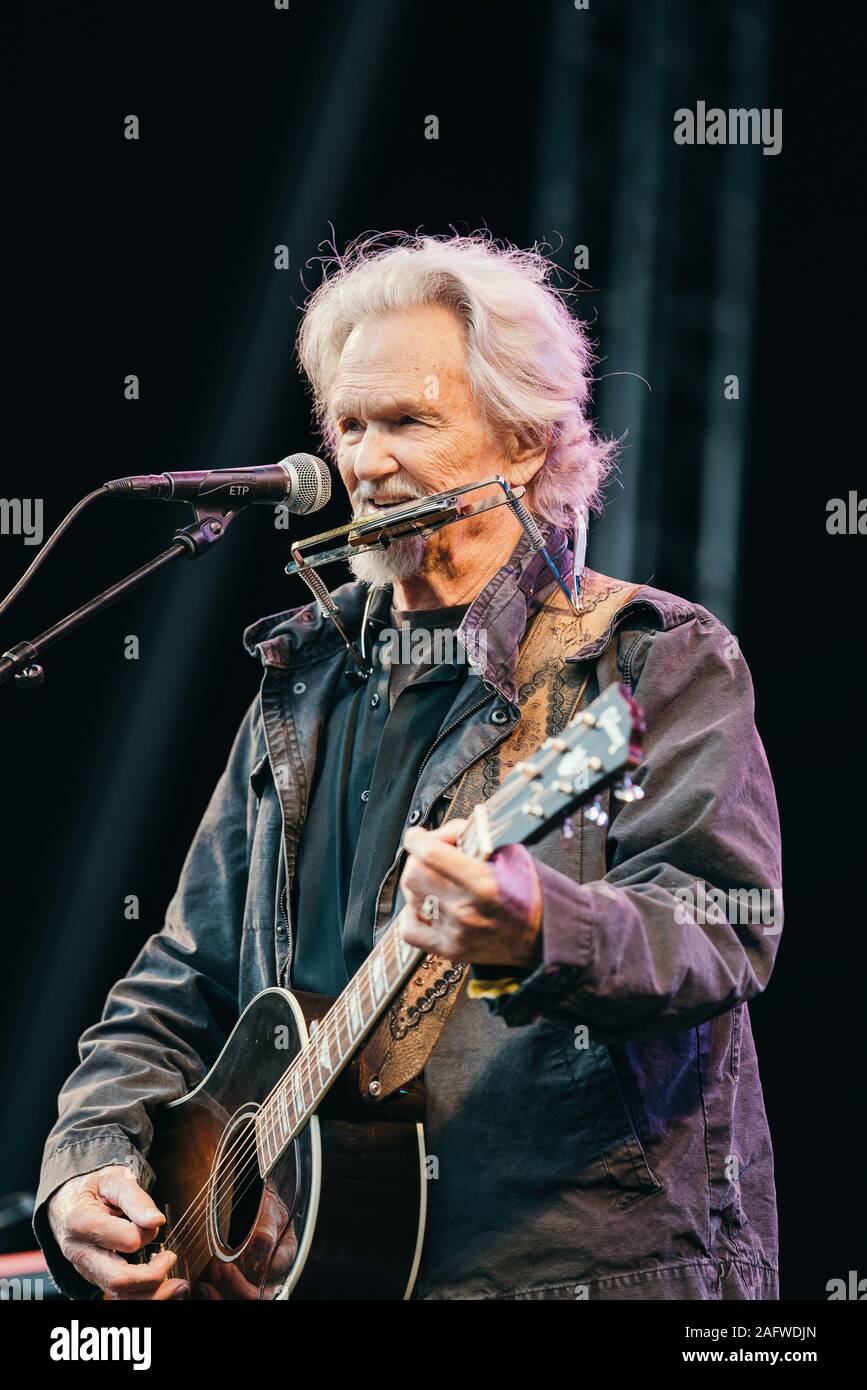 American singer songwriter actor kris hi-res stock photography and ...